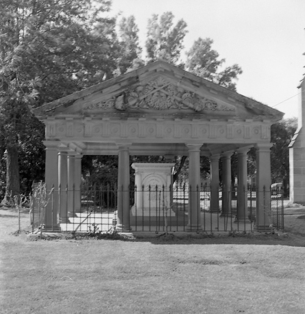 Henry Dangar’s Mausoleum at All Saints Church, Singleton, NSW | Living ...
