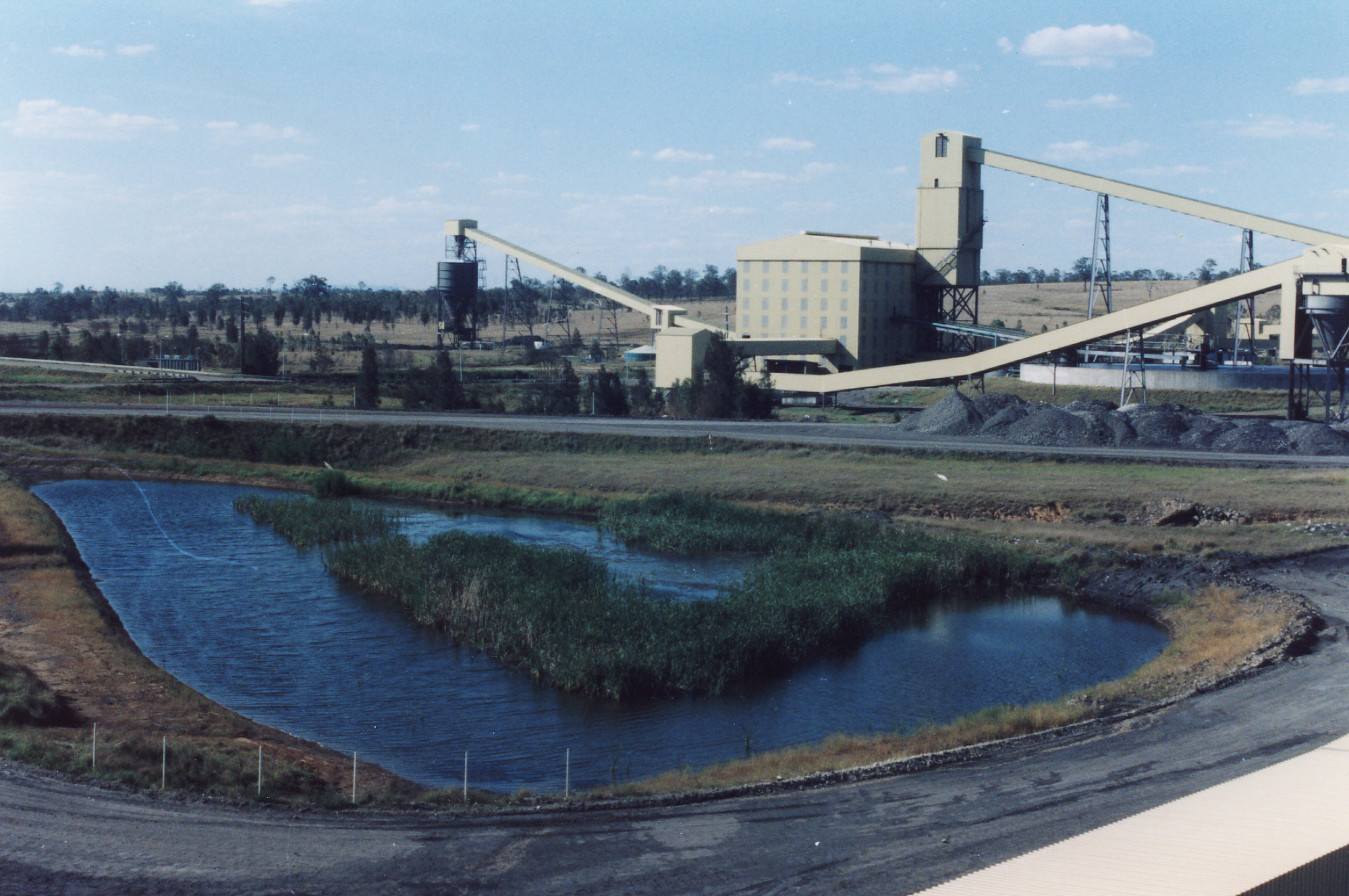Washery with coal loader in background, Saxonvale Colliery, Hunter ...