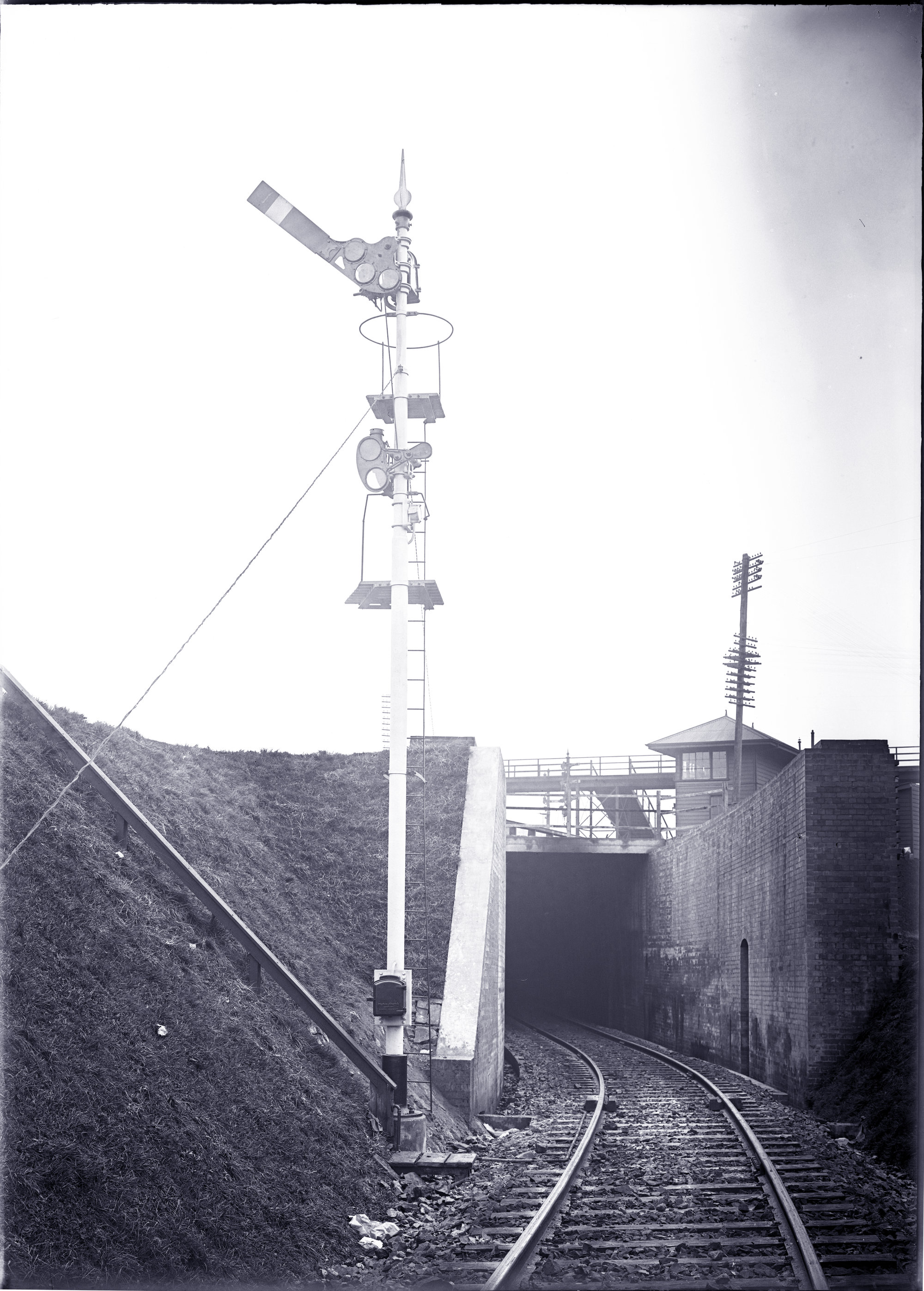 NSWGR, signal protecting locomotive dive between Eveleigh and Cleveland ...