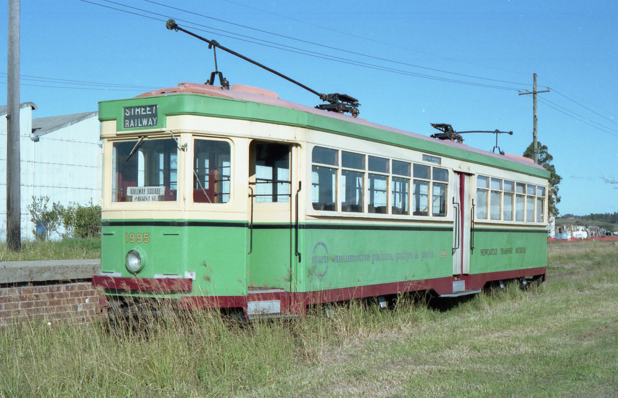 A Sydney R1 class tram next to the platform at Rutherford, NSW | Living ...