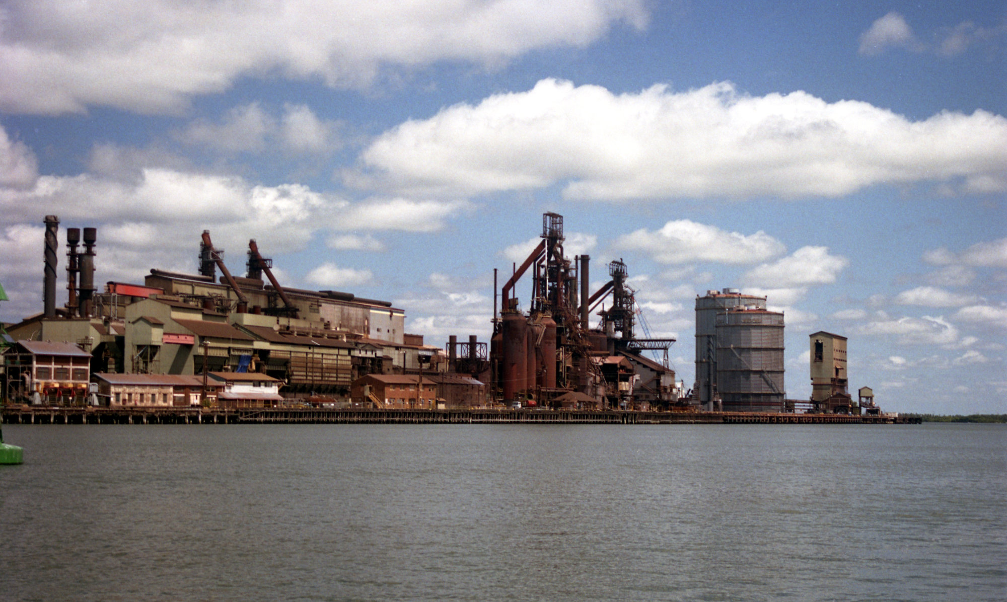 BHP Newcastle Steelworks, view from Hunter River, December 2001 ...