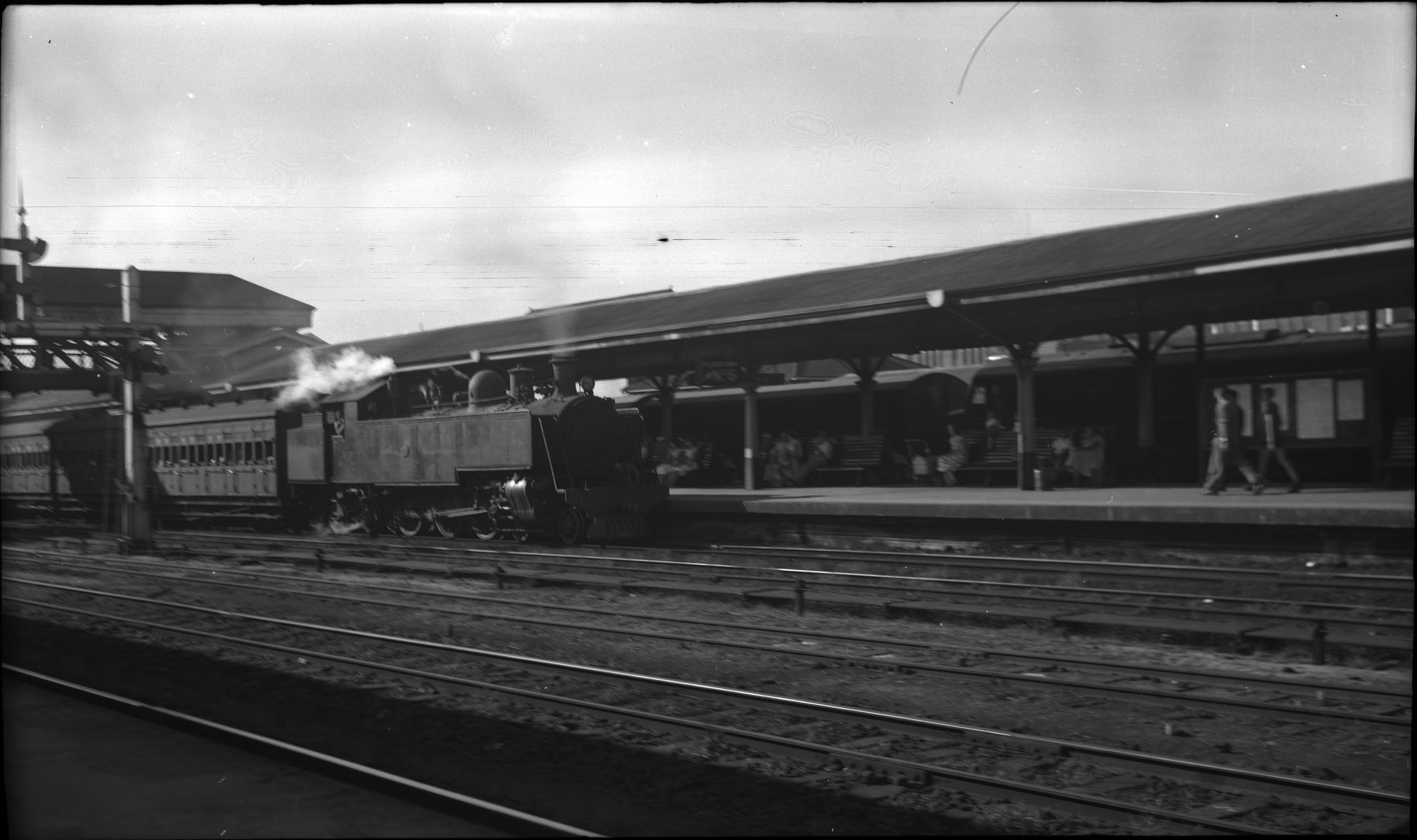 WAGR Dd Class 4-6-4T, pulling up to Platform No. 5, between 1946 and ...