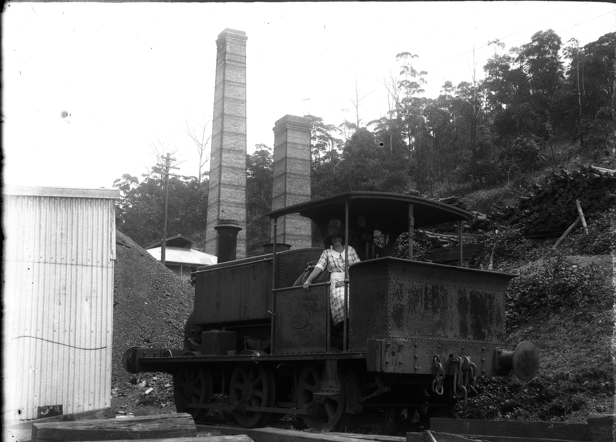 Metropolitan Colliery 0-6-0ST locomotive, no. 30, and unidentified ...