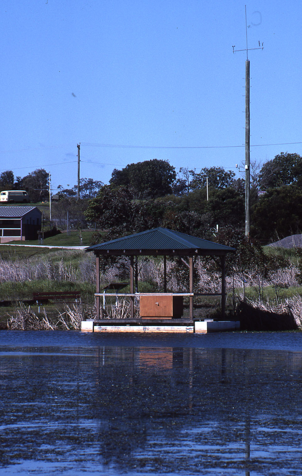 Floating pontoon laboratory, Water Ribbon Pond, Shortland Wetlands, NSW ...