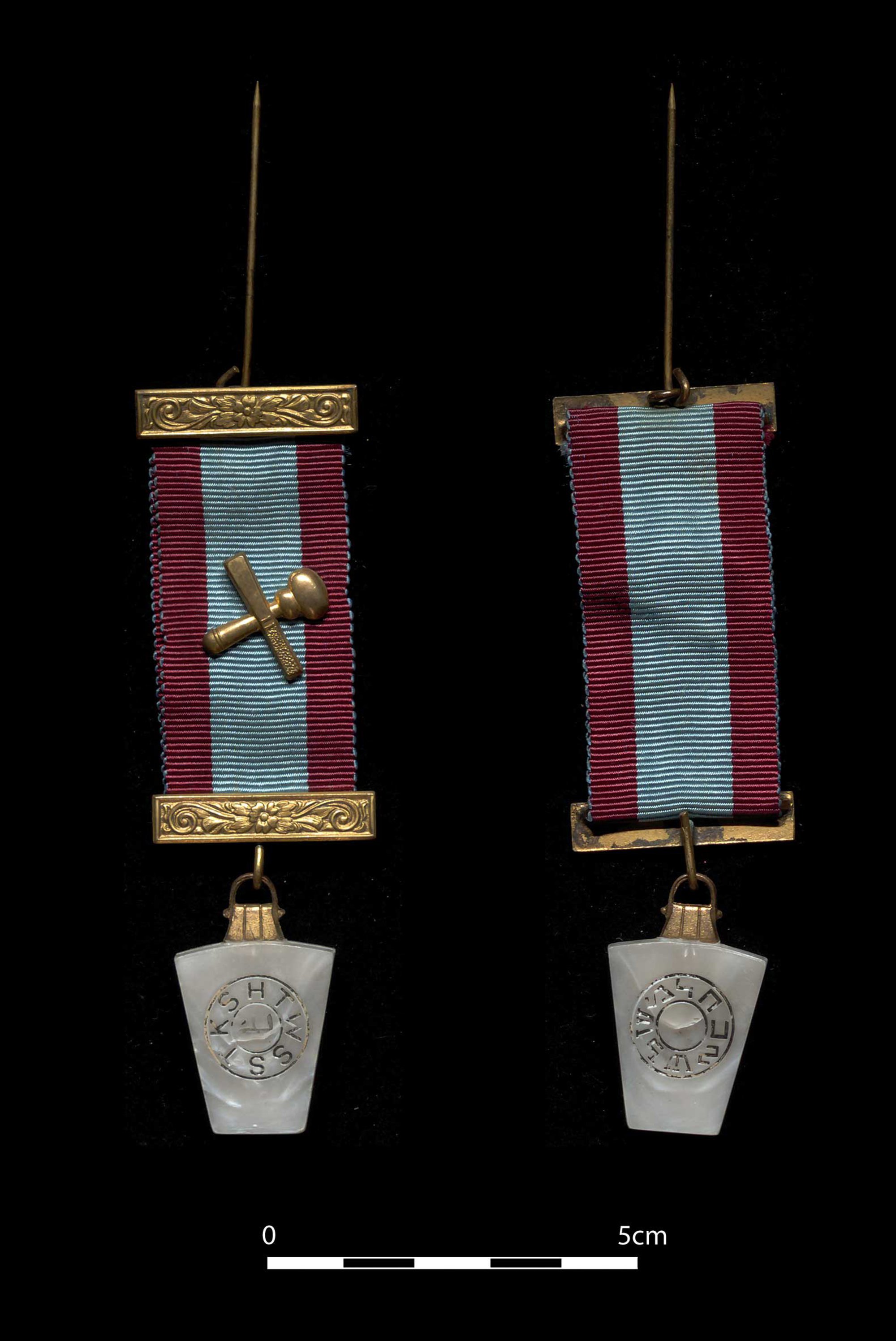 Masonic lapel pin, with hammer, chisel and keystone | Living Histories