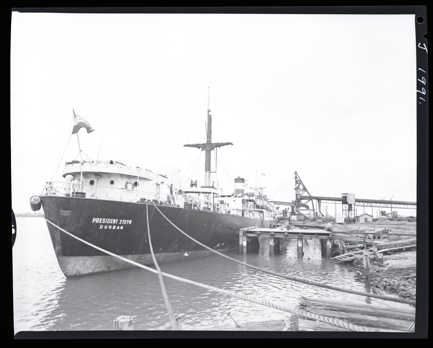 President Steyn Durban' ship, coal loading, 1961 | Living Histories